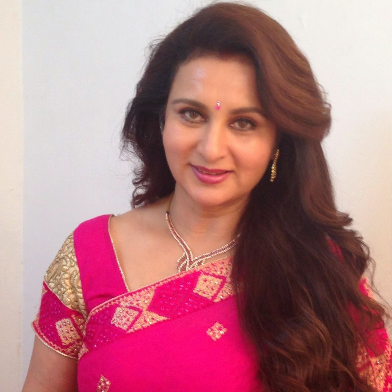 Poonam Dhillon Photos Pictures Wallpapers