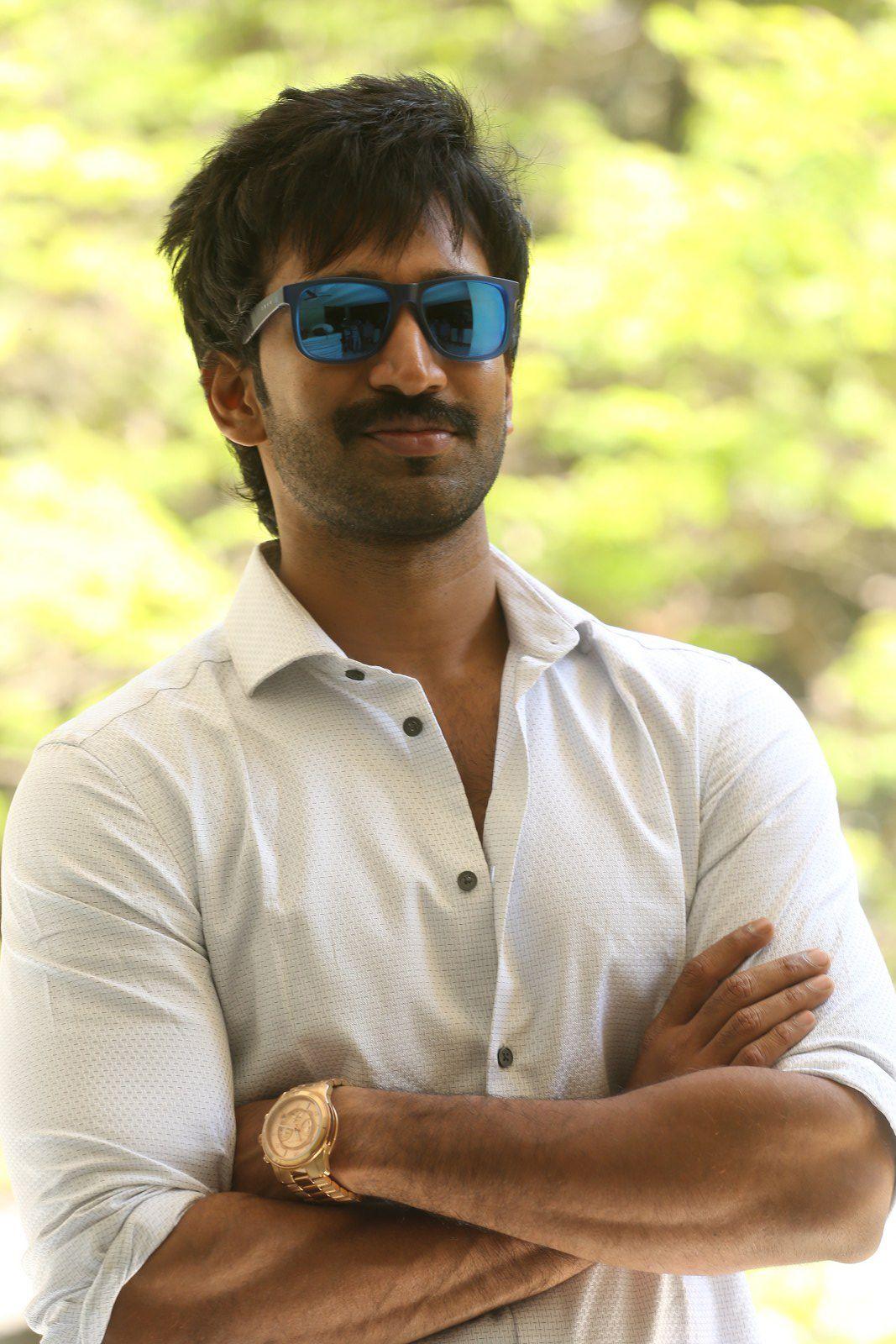 Aadhi Age, Height, Movies, Biography, Photos
