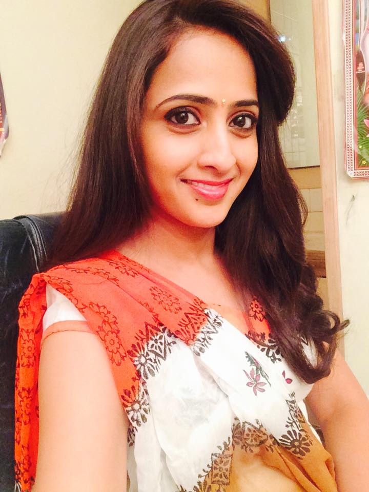 Anchor Lasya , Height, Movies, Biography, Weight, Photos