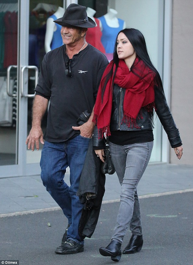 Rosalind Ross Biography, Boy friend Mel Gibson, Son, career