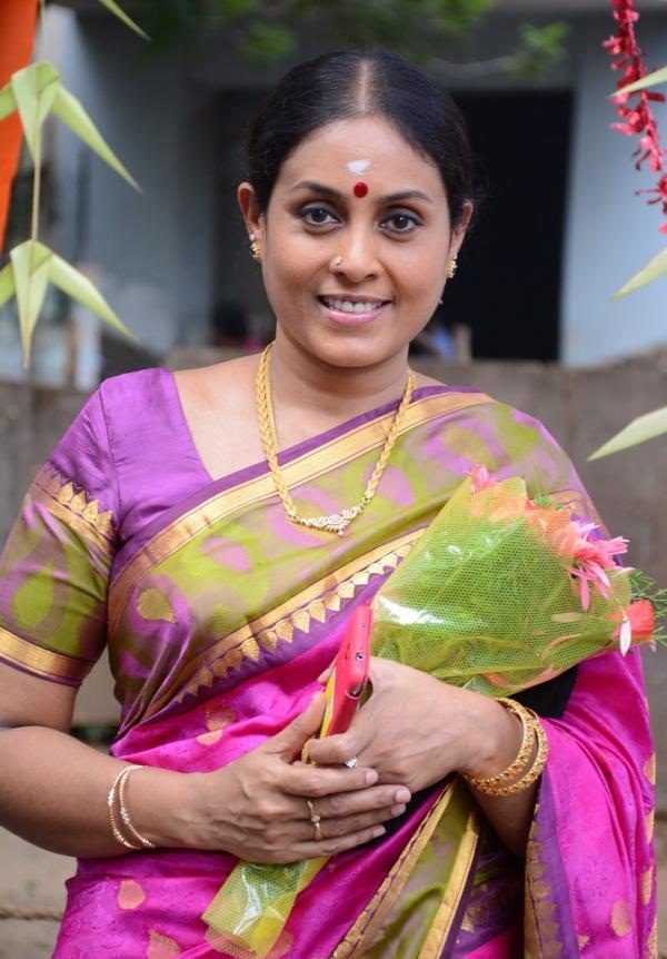 Saranya Ponvannan Photos, Pictures, Wallpapers,