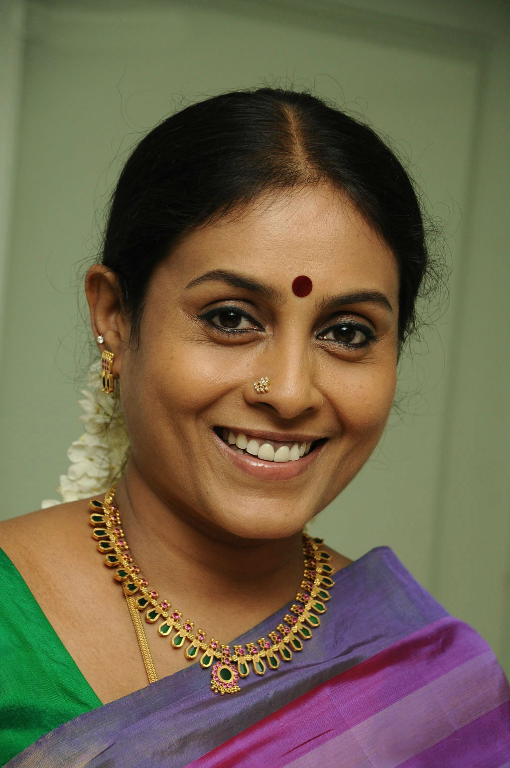 Saranya Ponvannan Photos, Pictures, Wallpapers,
