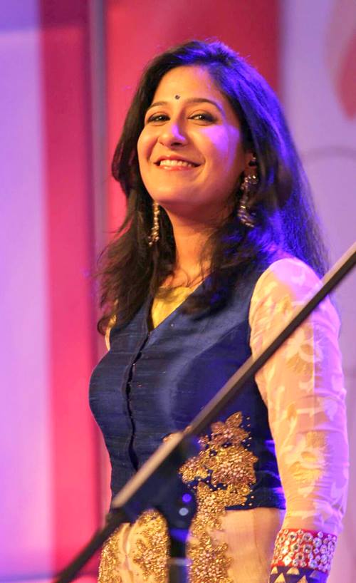 Shweta Mohan Photos, Pictures, Wallpapers,