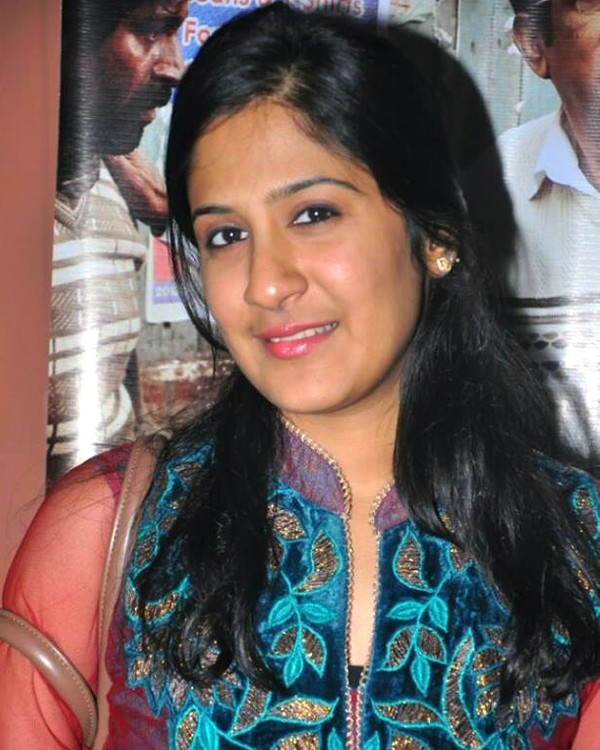 Shweta Mohan Photos, Pictures, Wallpapers,