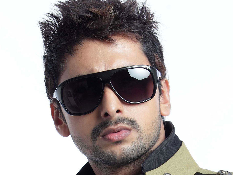 Tarun Chandra : Kannada Actor Age, Movies, Biography, Photos